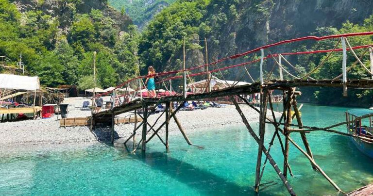 Comment prendre le ferry du lac Komani de Koman à Fierze